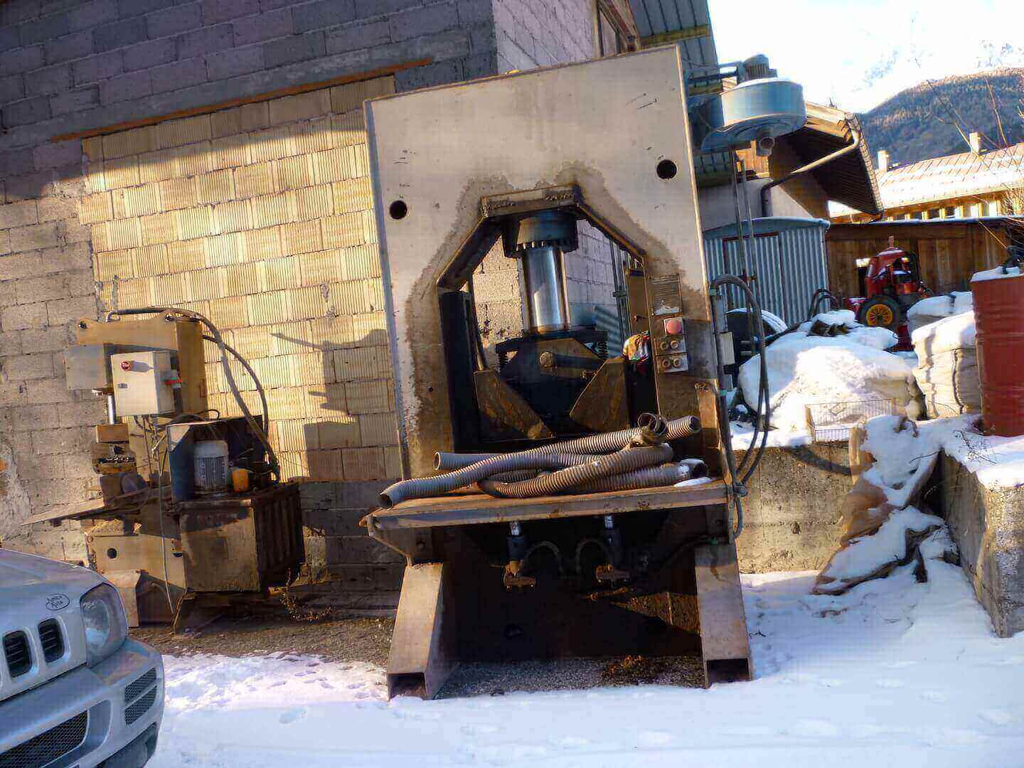 COMES VERTICAL SPLITTING MACHINE MOD. SO8E Cod. 43-17